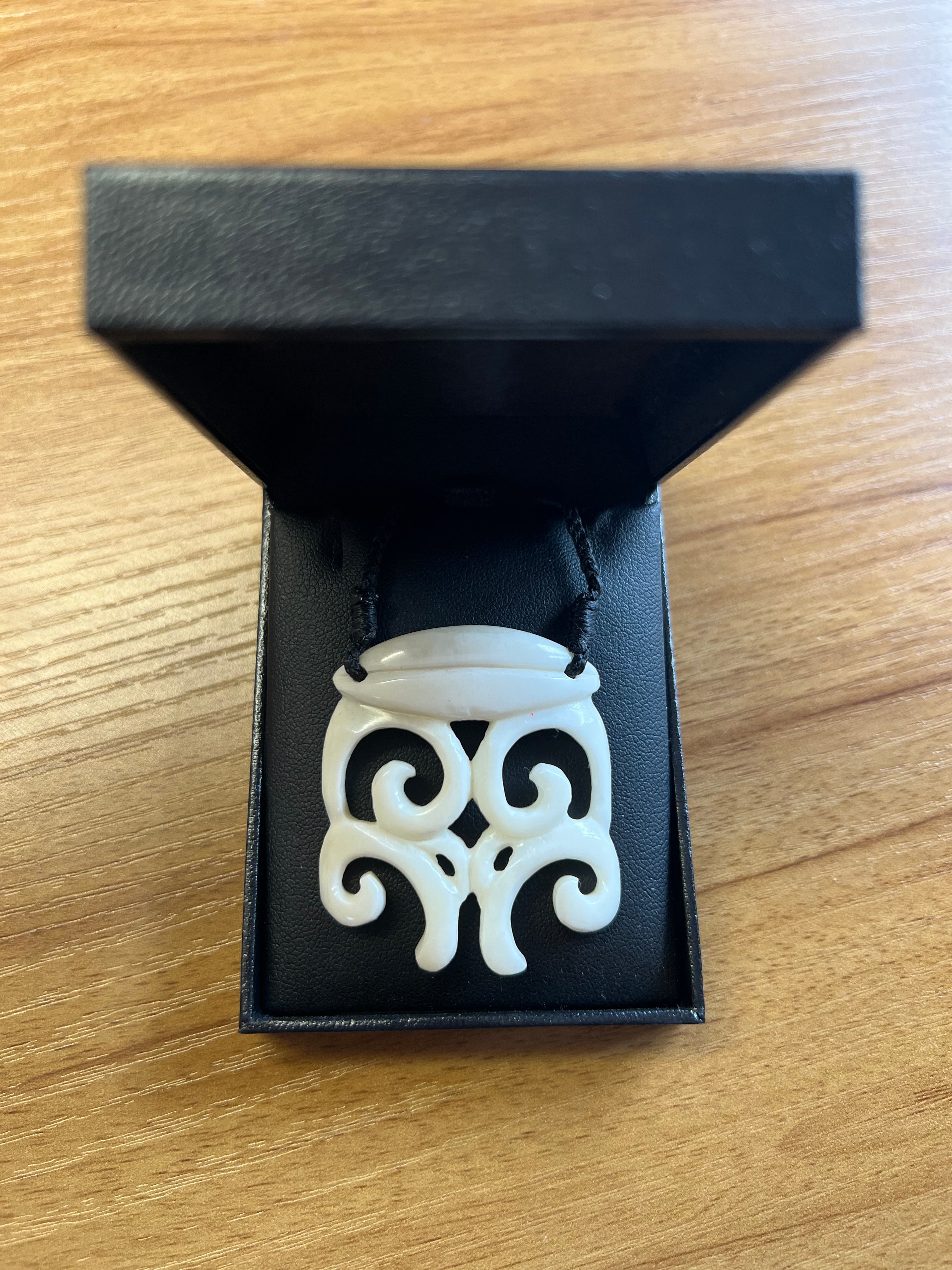 Bone kauae pendant – PIIKI WHARA LTD